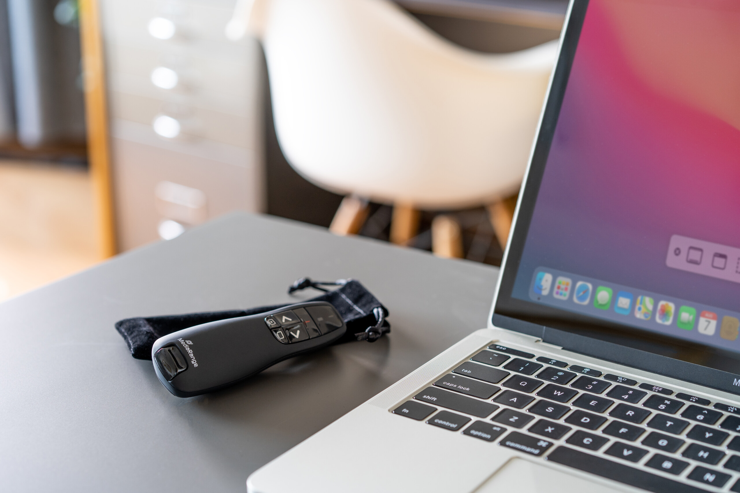MediaRange 5-button wireless presenter with red laser pointer – Inspire ...